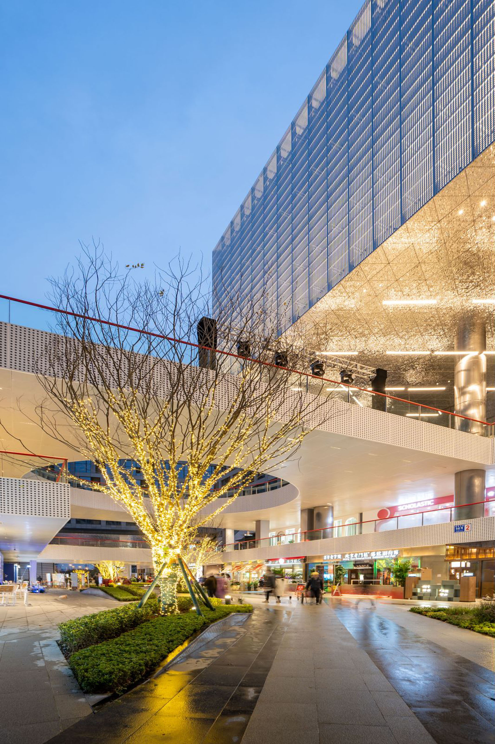 Starry Street Chengdu Wuhou - CLOU architects