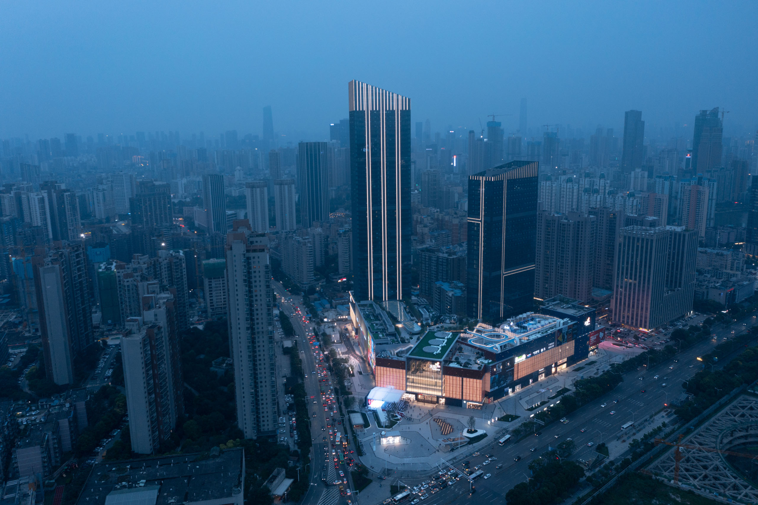 Paradise Walk Wuhan Jiangchen - CLOU architects