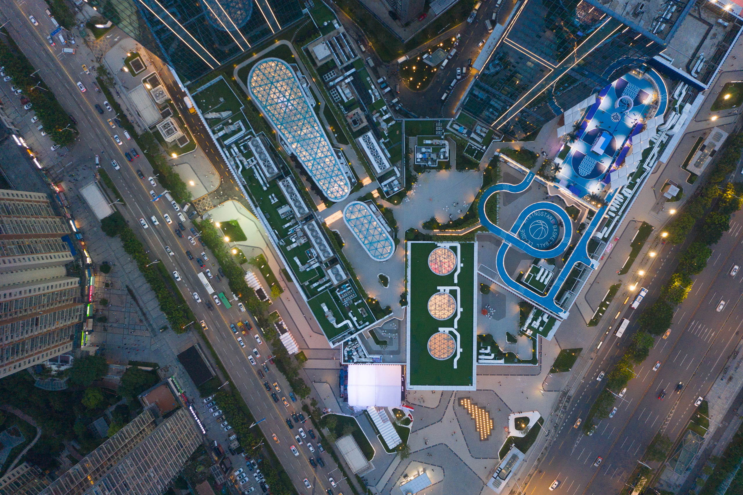 Paradise Walk Wuhan Jiangchen - CLOU architects