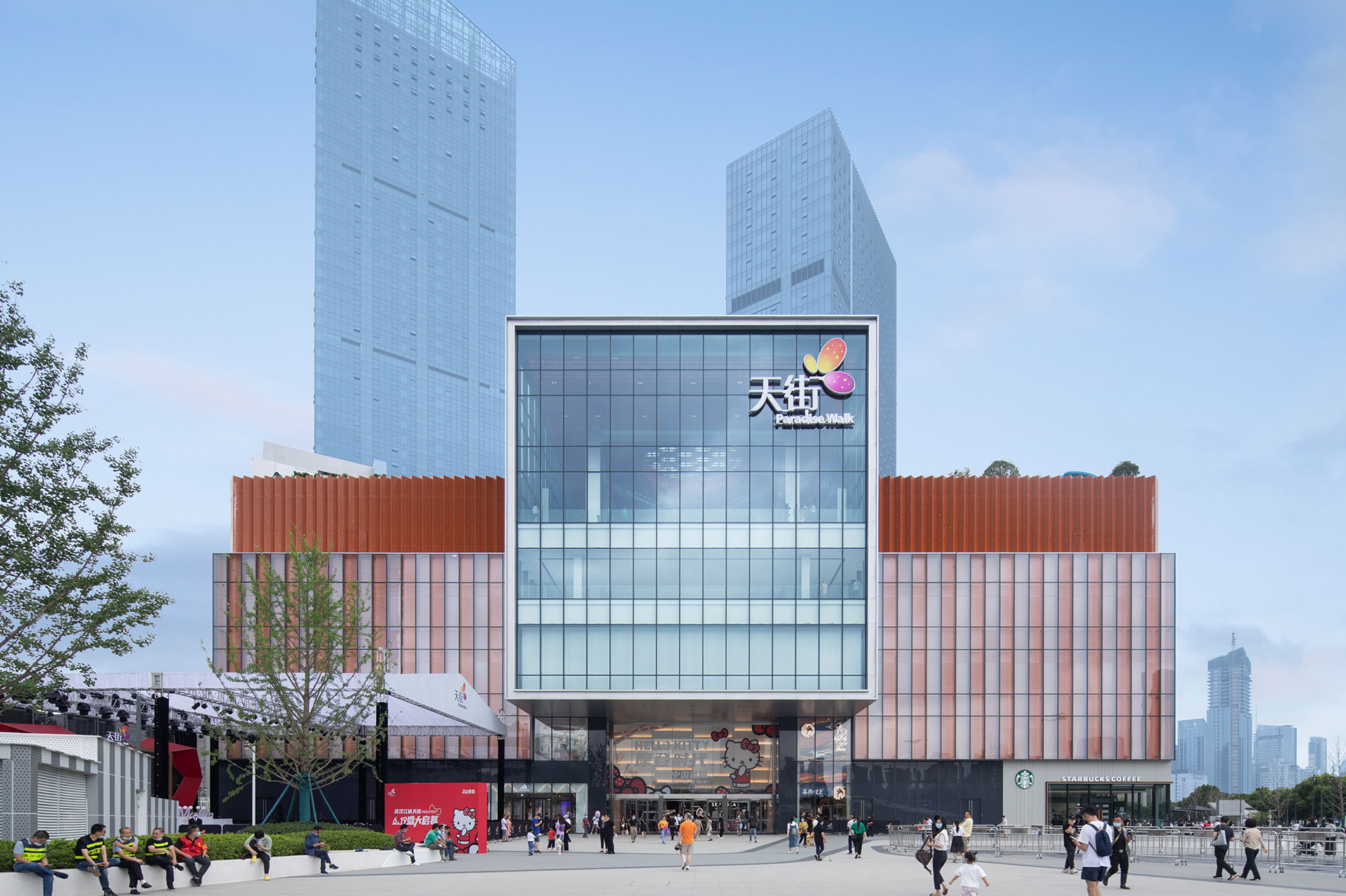 Paradise Walk Wuhan Jiangchen - CLOU architects