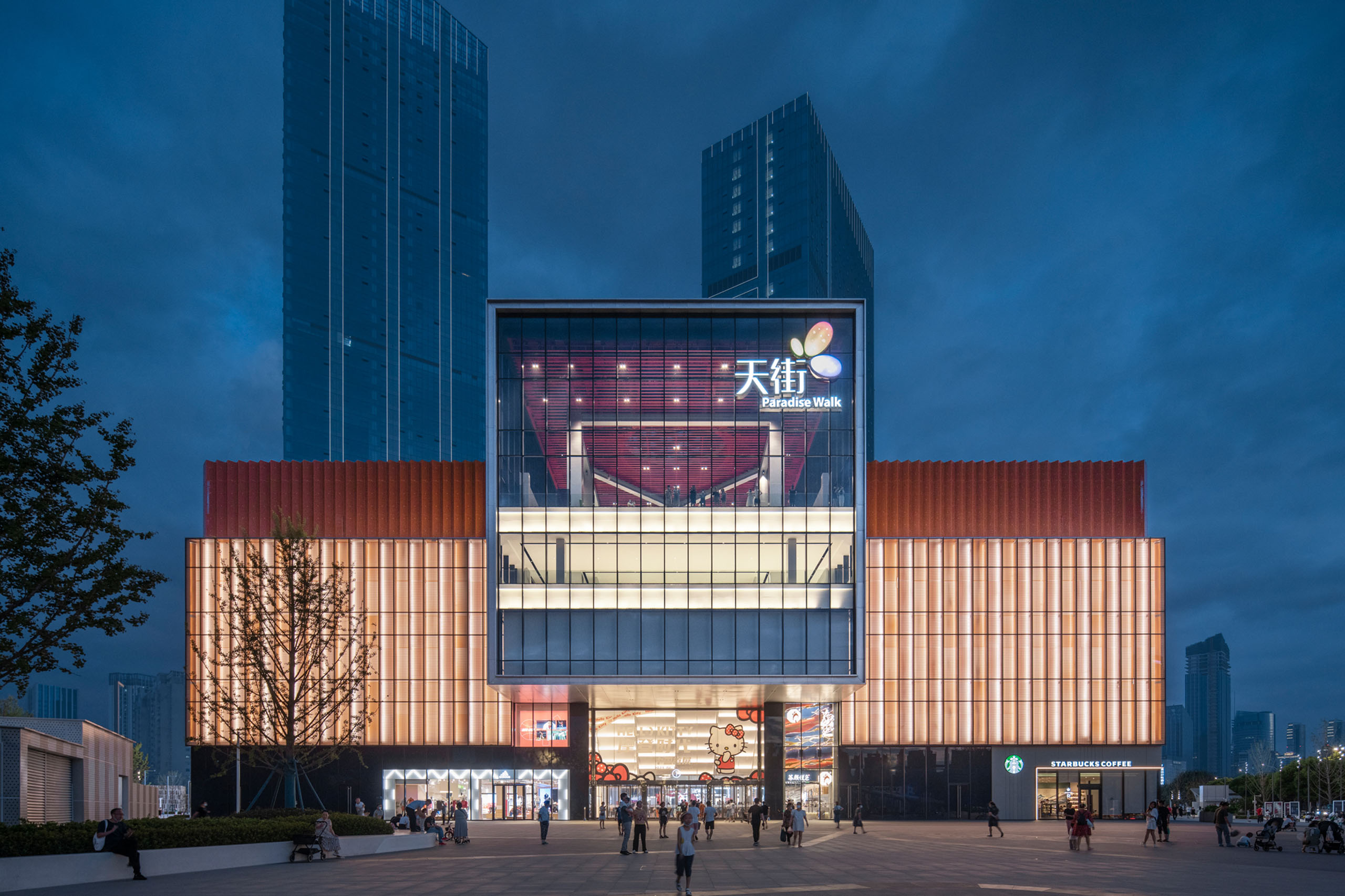 Paradise Walk Wuhan Jiangchen - CLOU architects